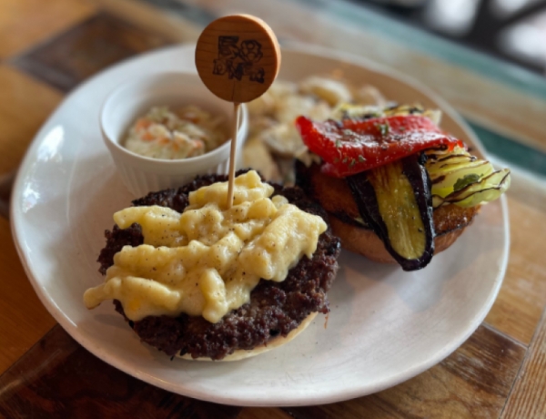 グリル野菜でBBQ気分！ 11月の「マンスリーバーガー」🍔🍖｜Alcocca京都 （アルコッカ 京都）